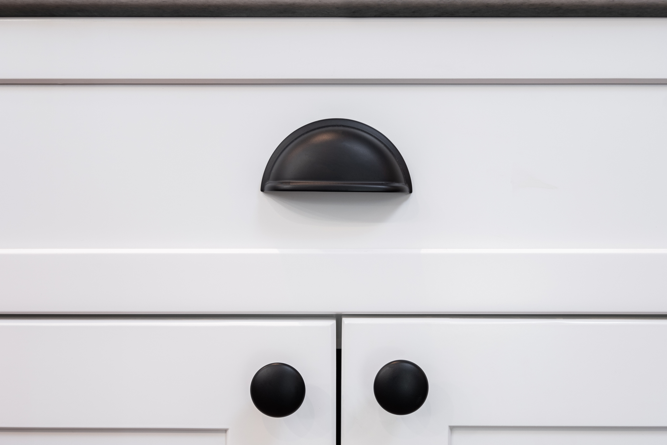 Handles, knobs and pulls: get a modern handle on your kitchen